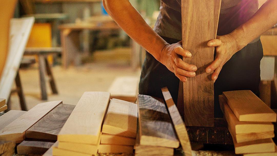 Loha Custom: Premium Wooden Essentials for Modern Workspace